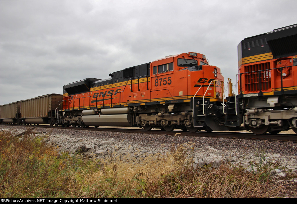 BNSF 8755